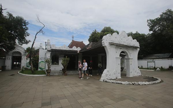 FOTO: Berkunjung ke Keraton Kasepuhan Cirebon Jelang 1 Suro ...